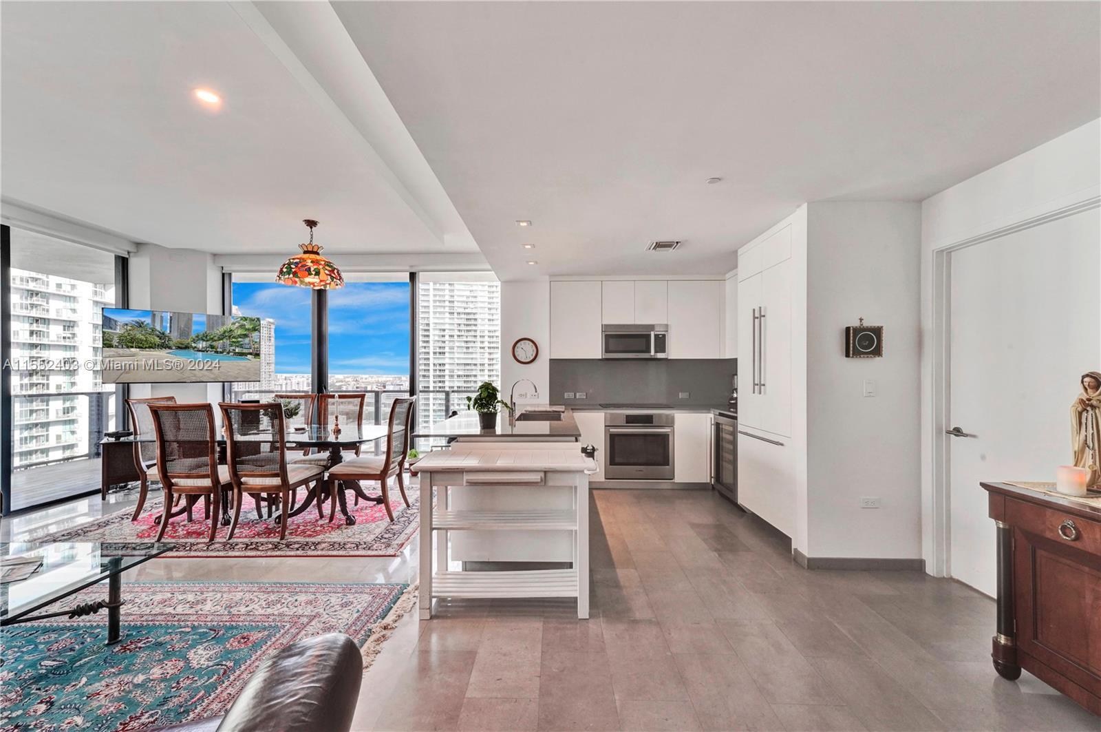 88 SW 7th St, Miami, FL 33130