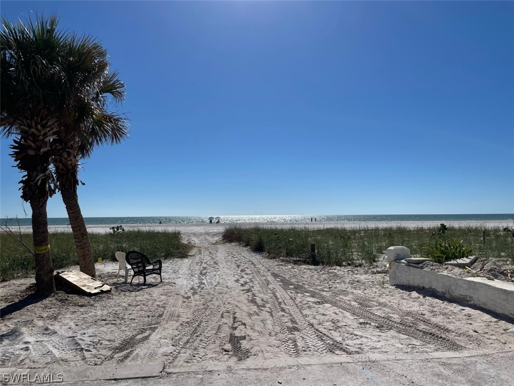 81 Mango St, Fort Myers Beach, FL 33931