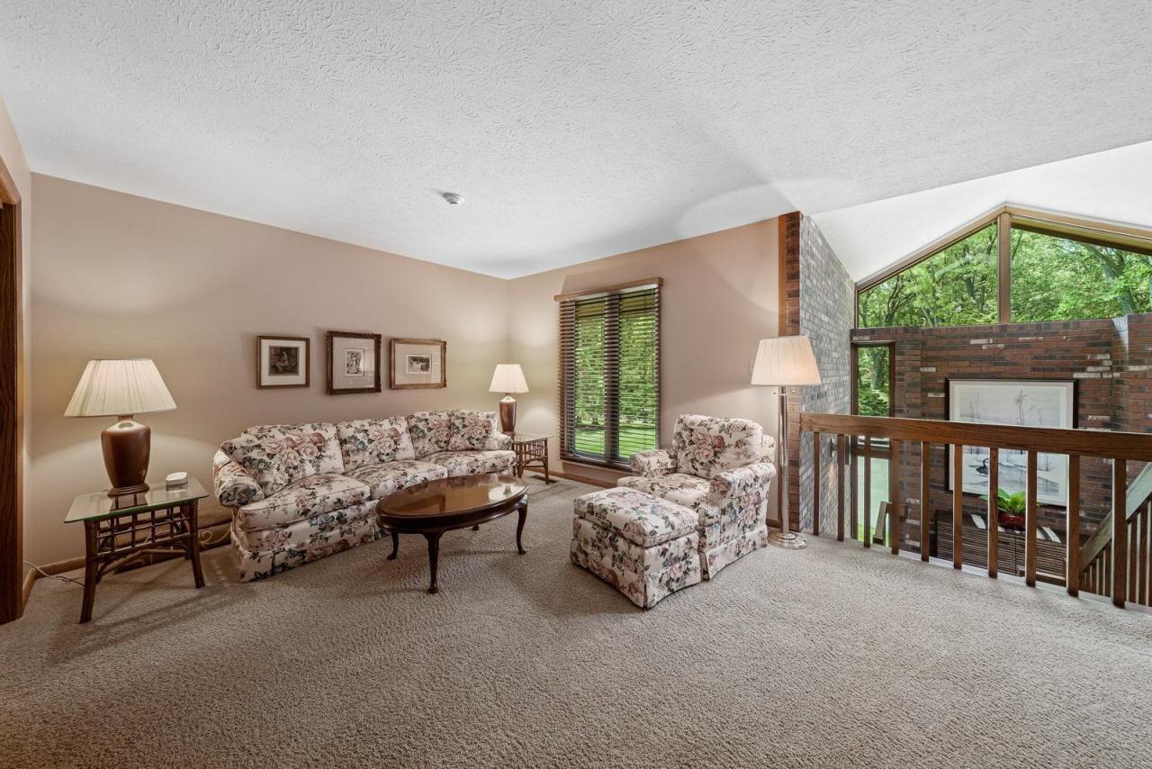 53832 Crystal Creek Ln, Elkhart, IN 46514