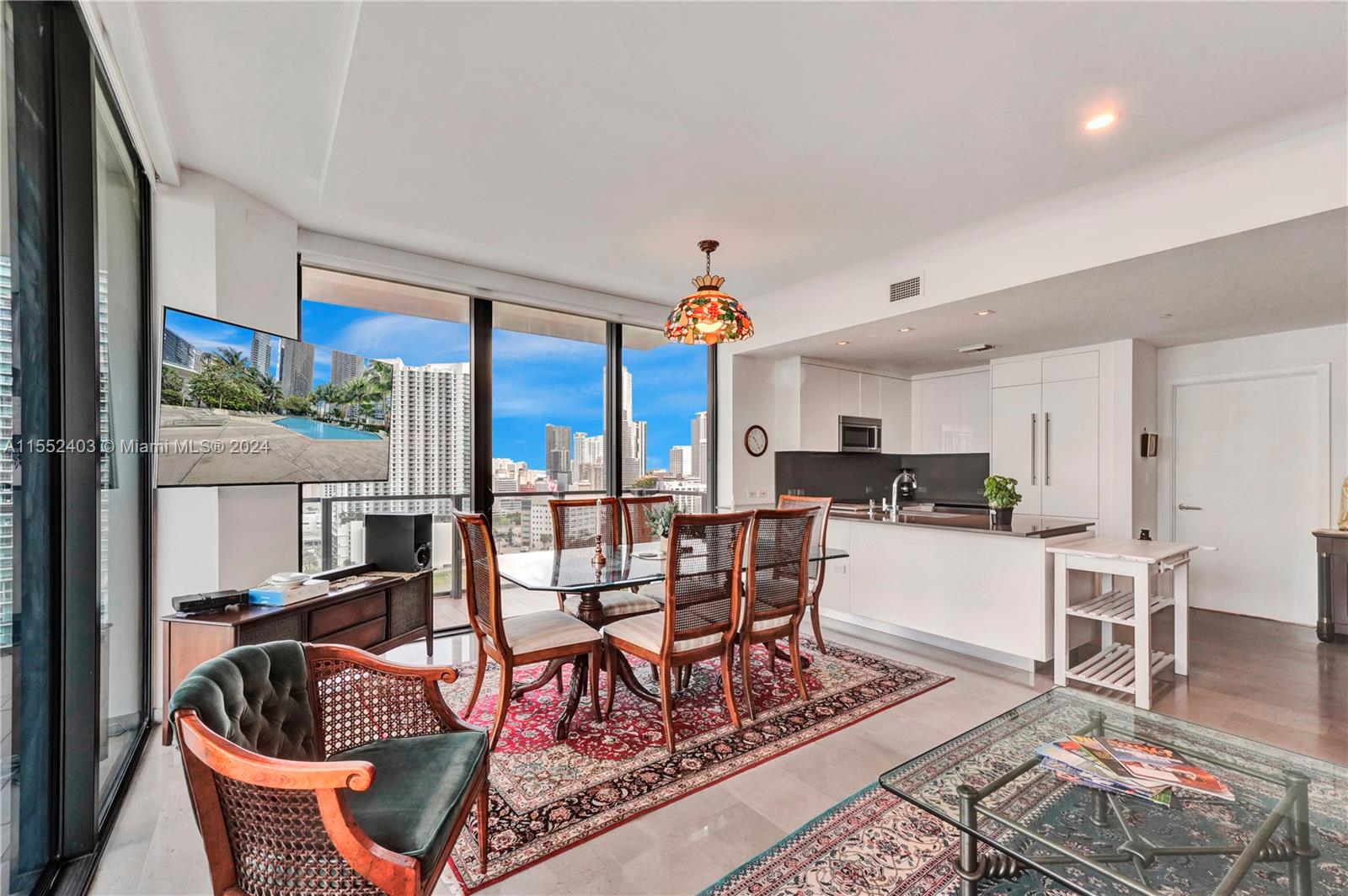 88 SW 7th St, Miami, FL 33130