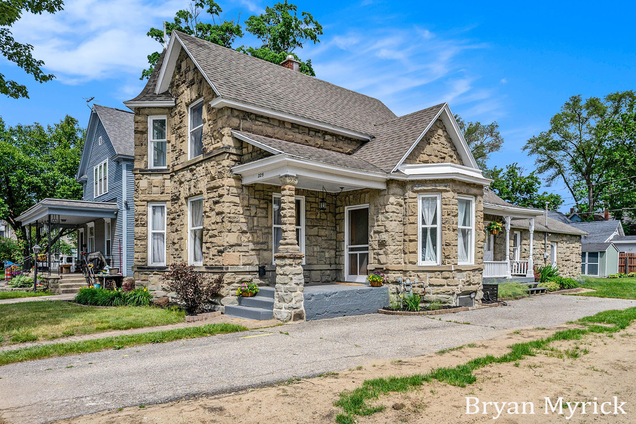 225 W 11th St, Holland, MI 49423 | RealtyTrac