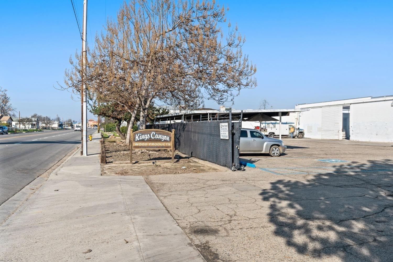 1324 Academy Ave, Sanger, CA 93657