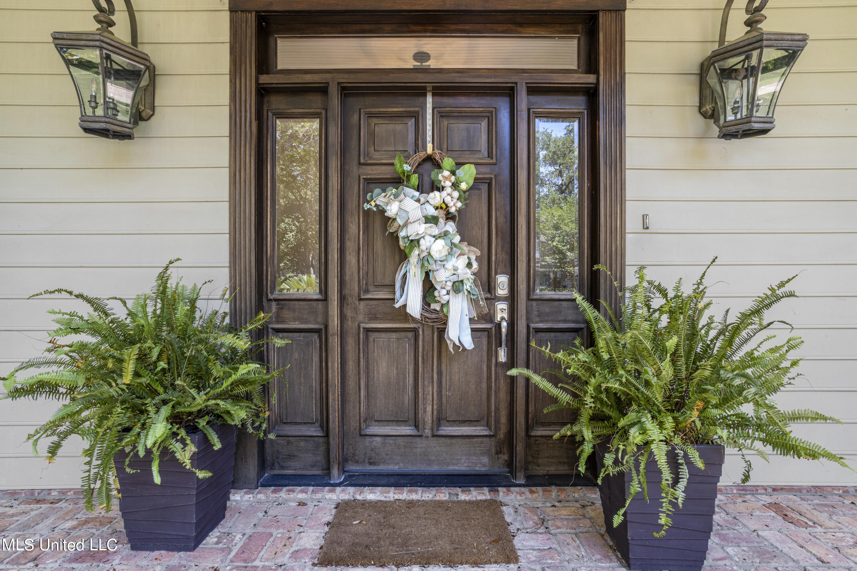 Coldwell Banker Global Luxury – Gulfport, MS