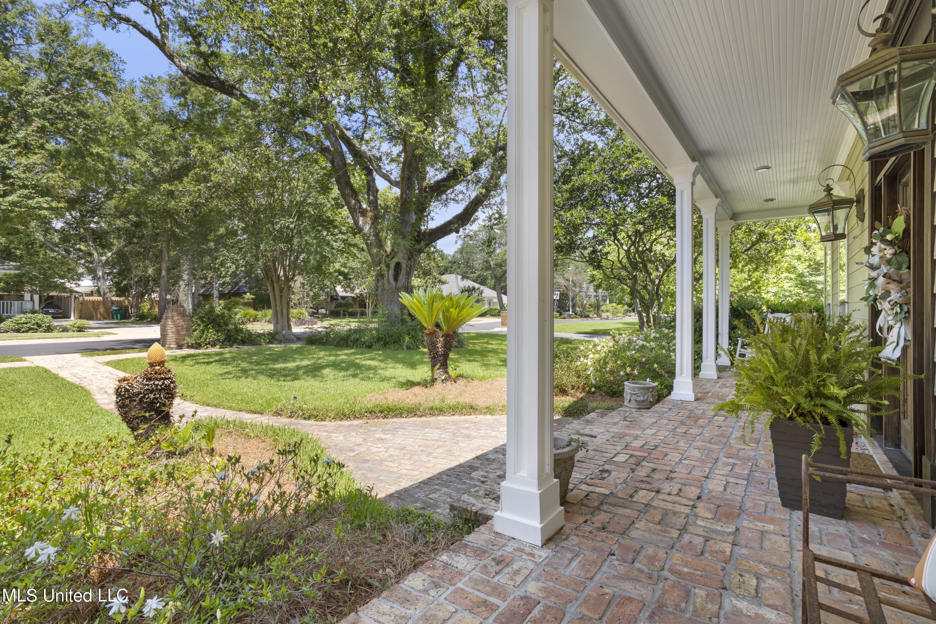 Coldwell Banker Global Luxury – Gulfport, MS